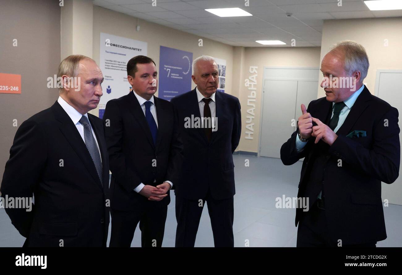Sewerodwinsk, Russland. Dezember 2023. Schuldirektor Ilja Ivankin ...