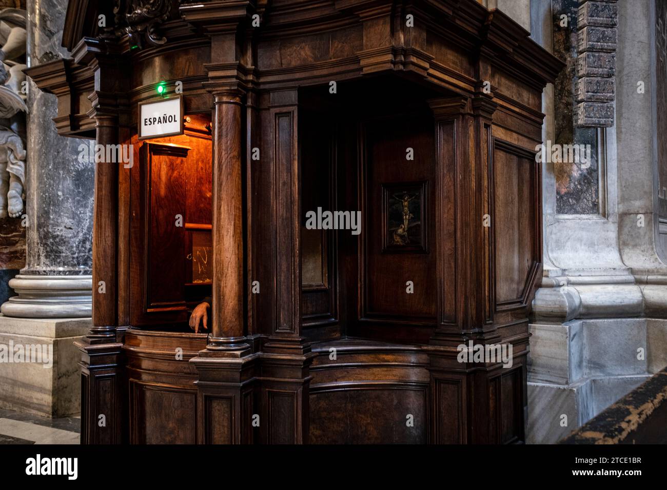 Beichtstuhl des heiligen petrus -Fotos und -Bildmaterial in hoher ...