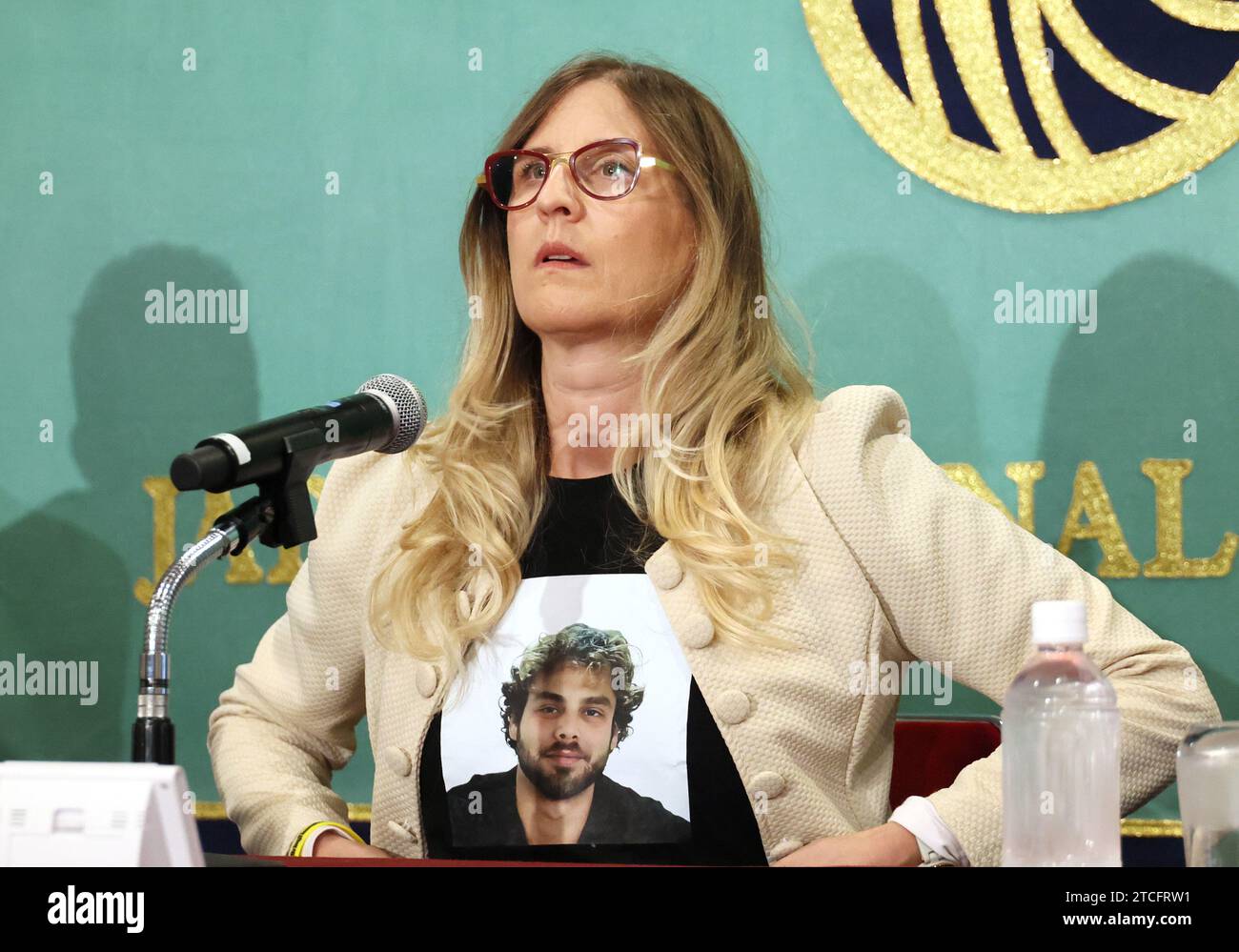 Tokio, Japan. Dezember 2023. Idit Ohel (Mutter von Alon Ohel), ein ...