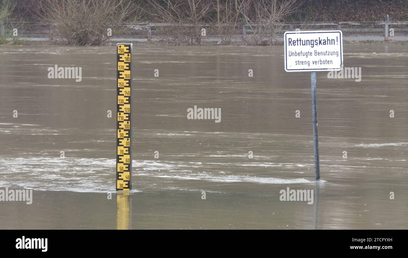 Hochwasseralarm in weiten Teilen von Bayerns. Dauerregen und Schneeschmelze haben vielerorts die ...