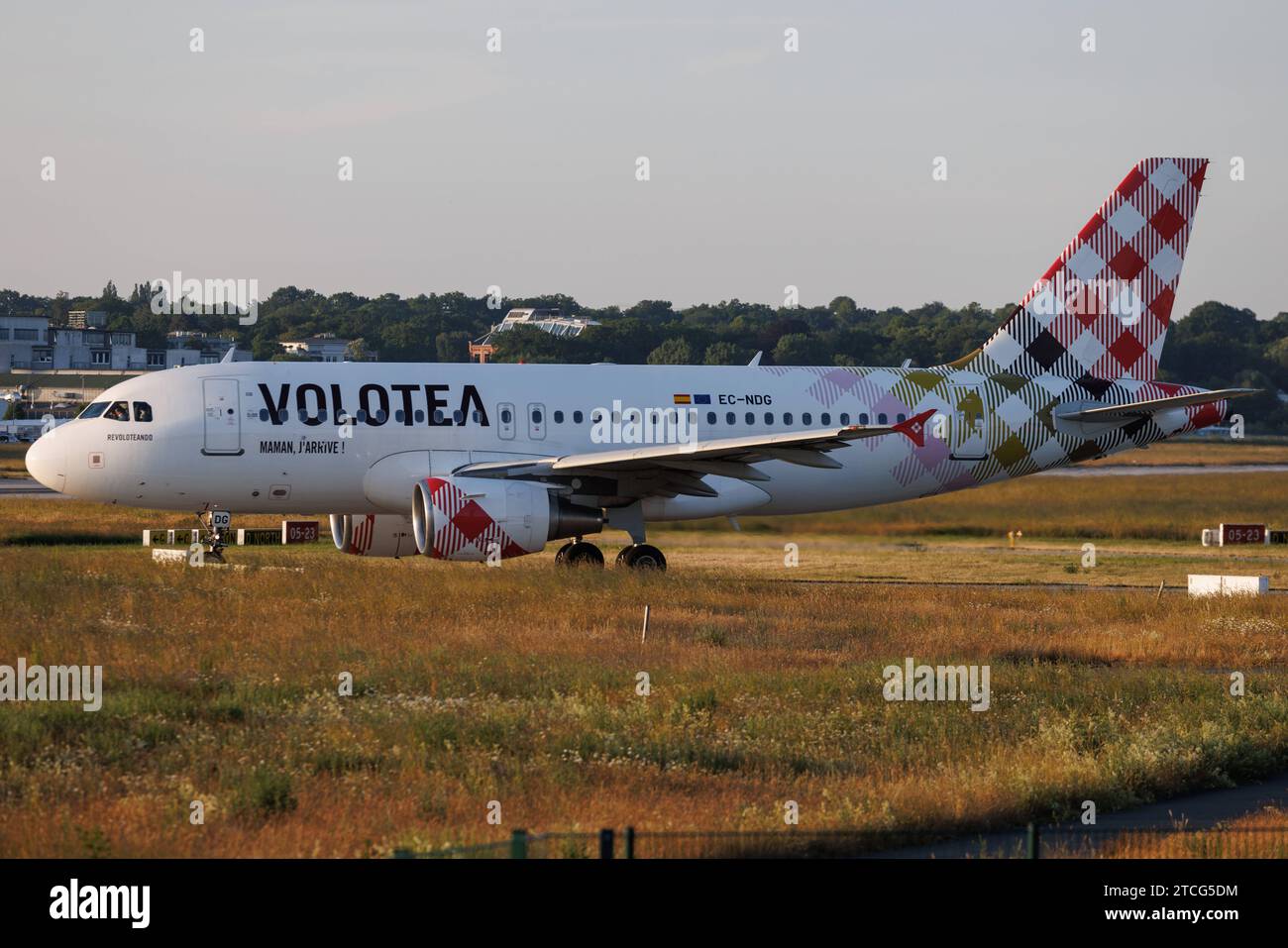 Der Airbus A319-112 A319 der Fluglinie Volotea V7 / VOE mit der ...