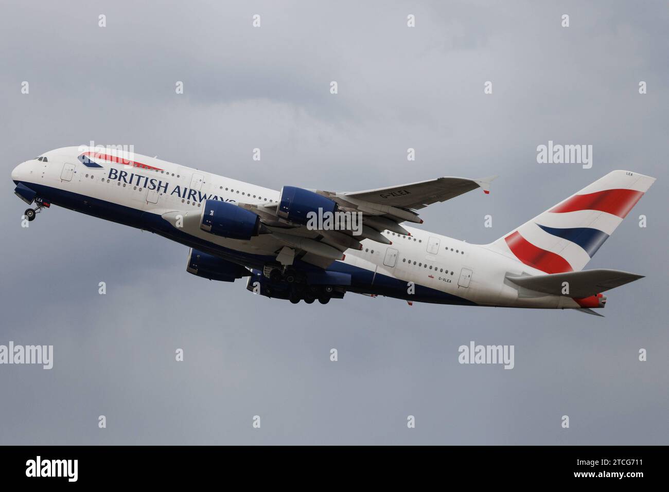 Der Airbus A380-841 A388 der Fluglinie British Airways BA / BAW mit der ...
