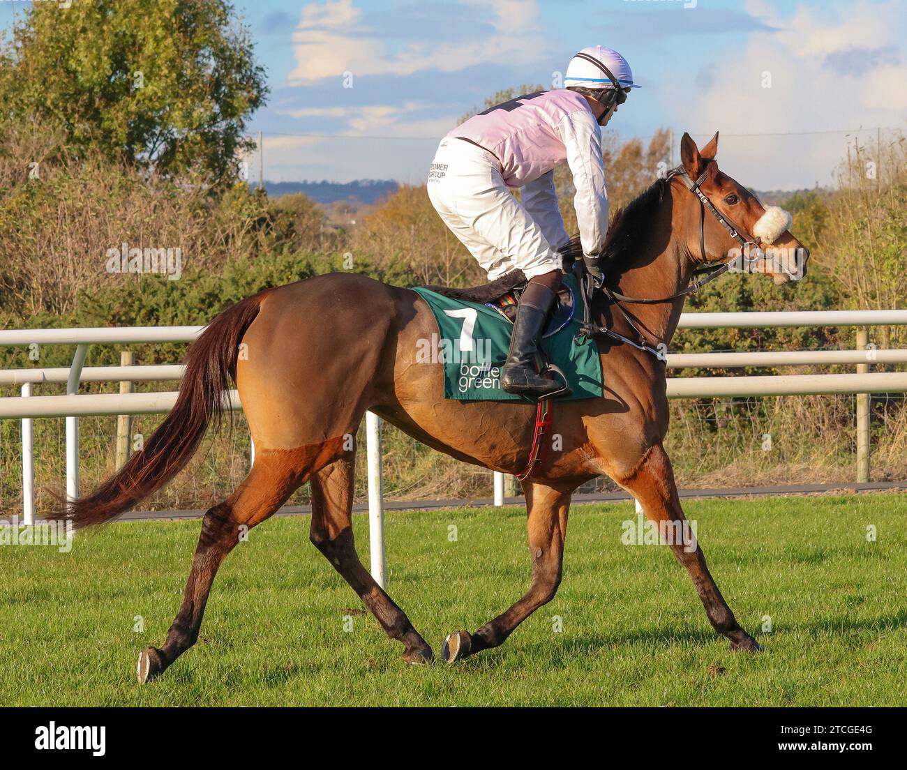 Irischer jockey carl millar -Fotos und -Bildmaterial in hoher Auflösung ...