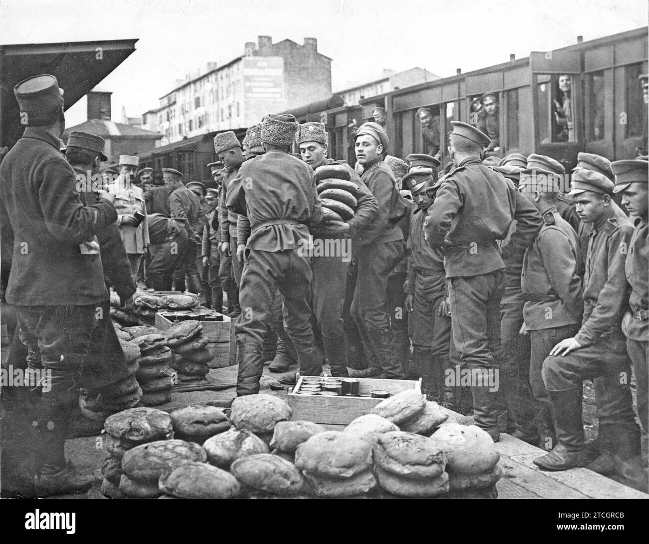 Soldaten, die rationen tragen -Fotos und -Bildmaterial in hoher ...