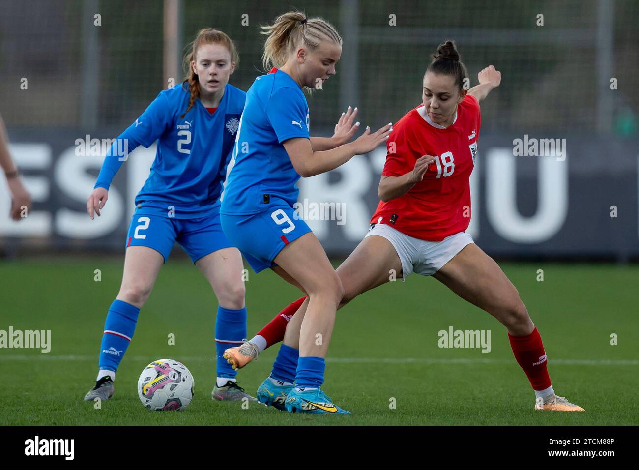 Futbol Salou Sports Center SALOU, SPANIEN - 4. DEZEMBER: Emelia ...