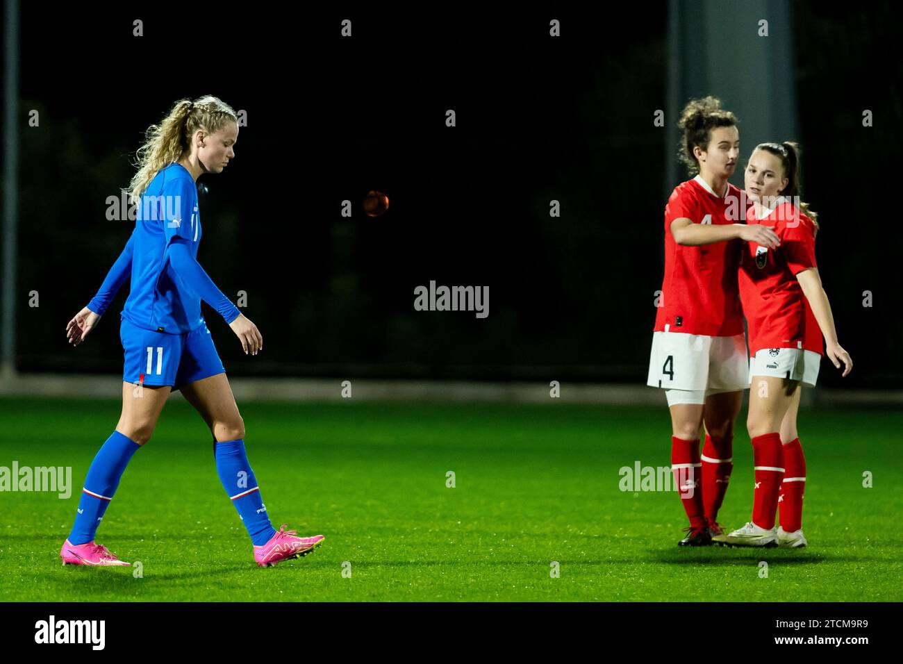 Futbol Salou Sports Center SALOU, SPANIEN - 4. DEZEMBER: Snaedis ...