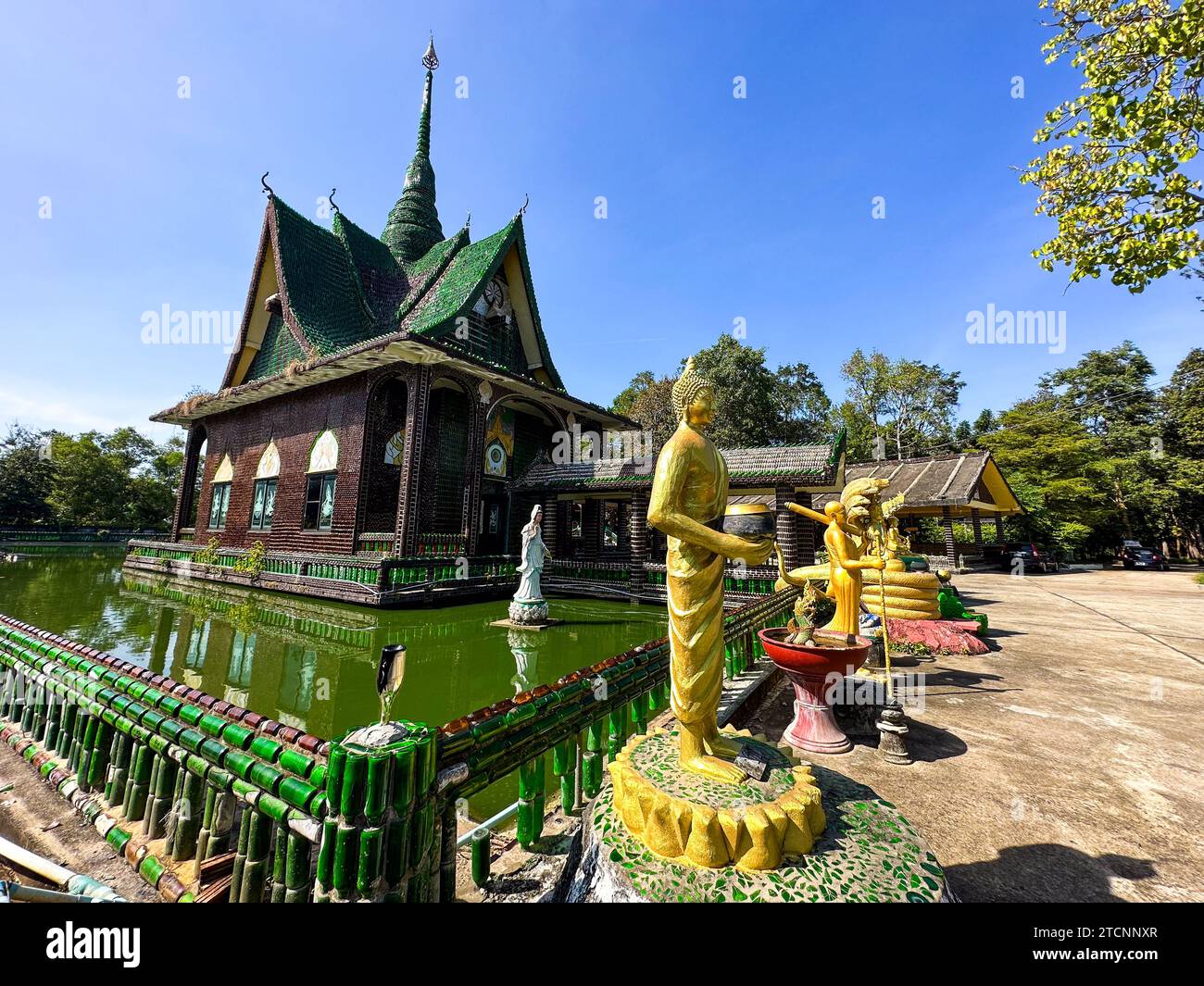 Wat Pa Maha Chedi Kaew oder Wat Lan Khuad Beer Temple oder Million ...