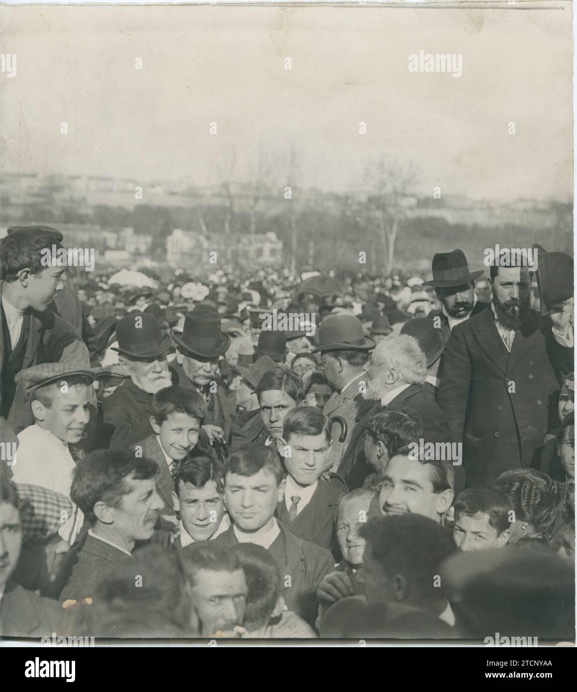 Madrid, 18.04.1909. Nationale Pilgerreise. Bürgersnack auf der ...