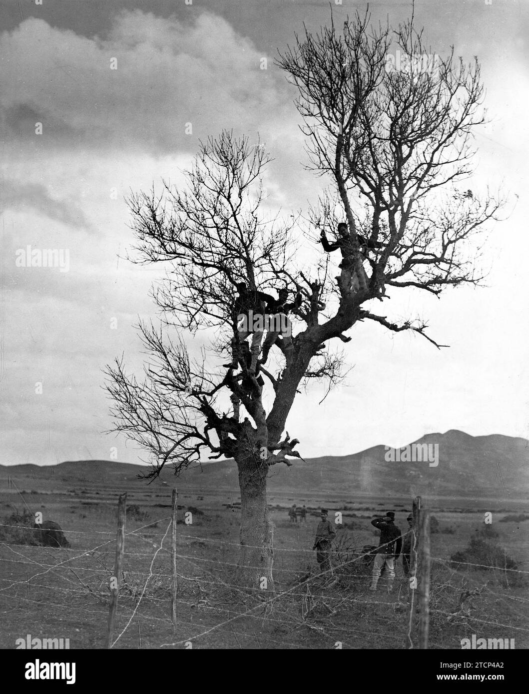 10/31/1913. Die spanischen Piloten in Marokko. Soldaten der ...