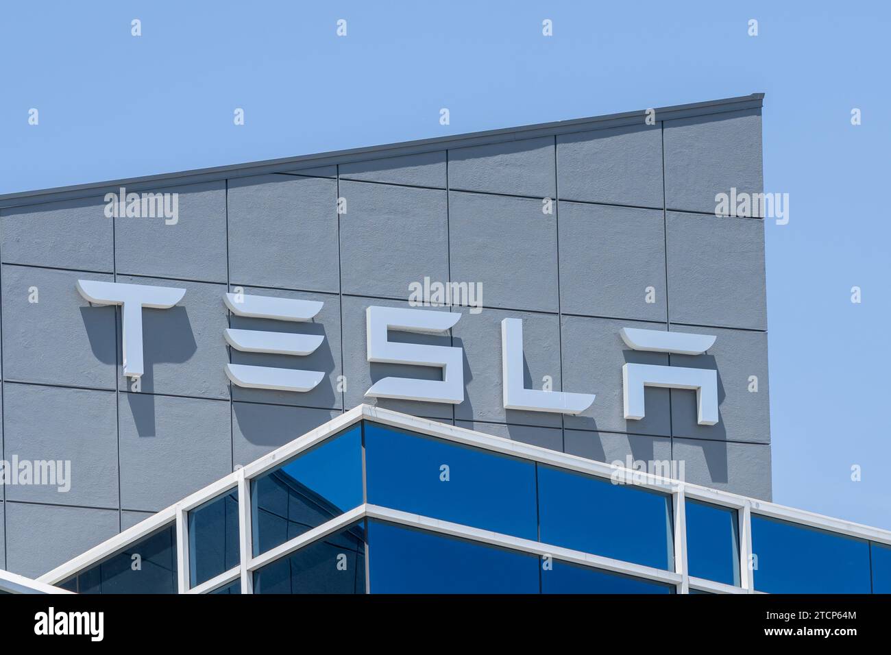 Tesla logo -Fotos und -Bildmaterial in hoher Auflösung – Alamy