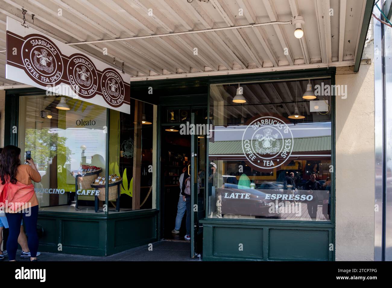 Original starbucks seattle -Fotos und -Bildmaterial in hoher Auflösung ...