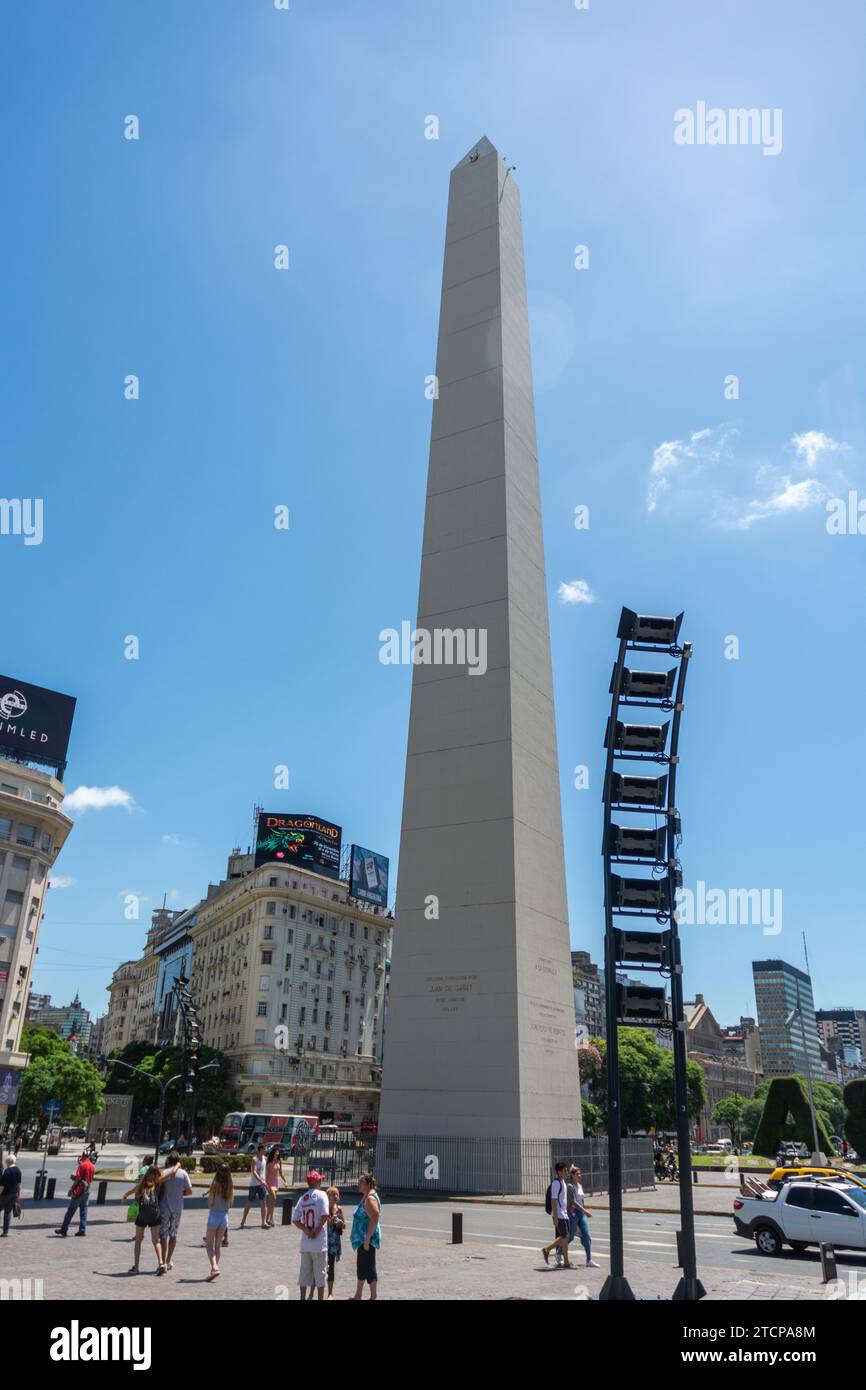 Das „obelisco de buenos aires“-Denkmal (obelisk) ist ein nationales ...