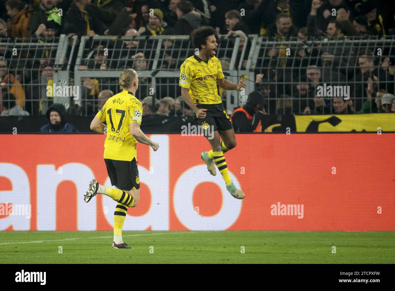 Karim Adeyemi aus Dortmund feiert sein Tor beim Fußball-Spiel der ...