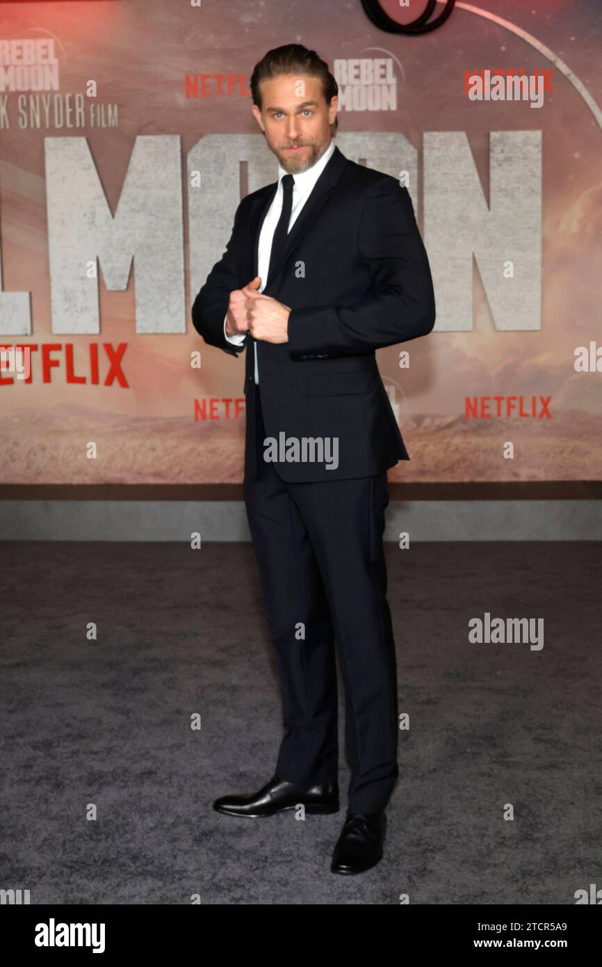 HOLLYWOOD, KALIFORNIEN - 13. DEZEMBER: Charlie Hunnam bei der LA ...