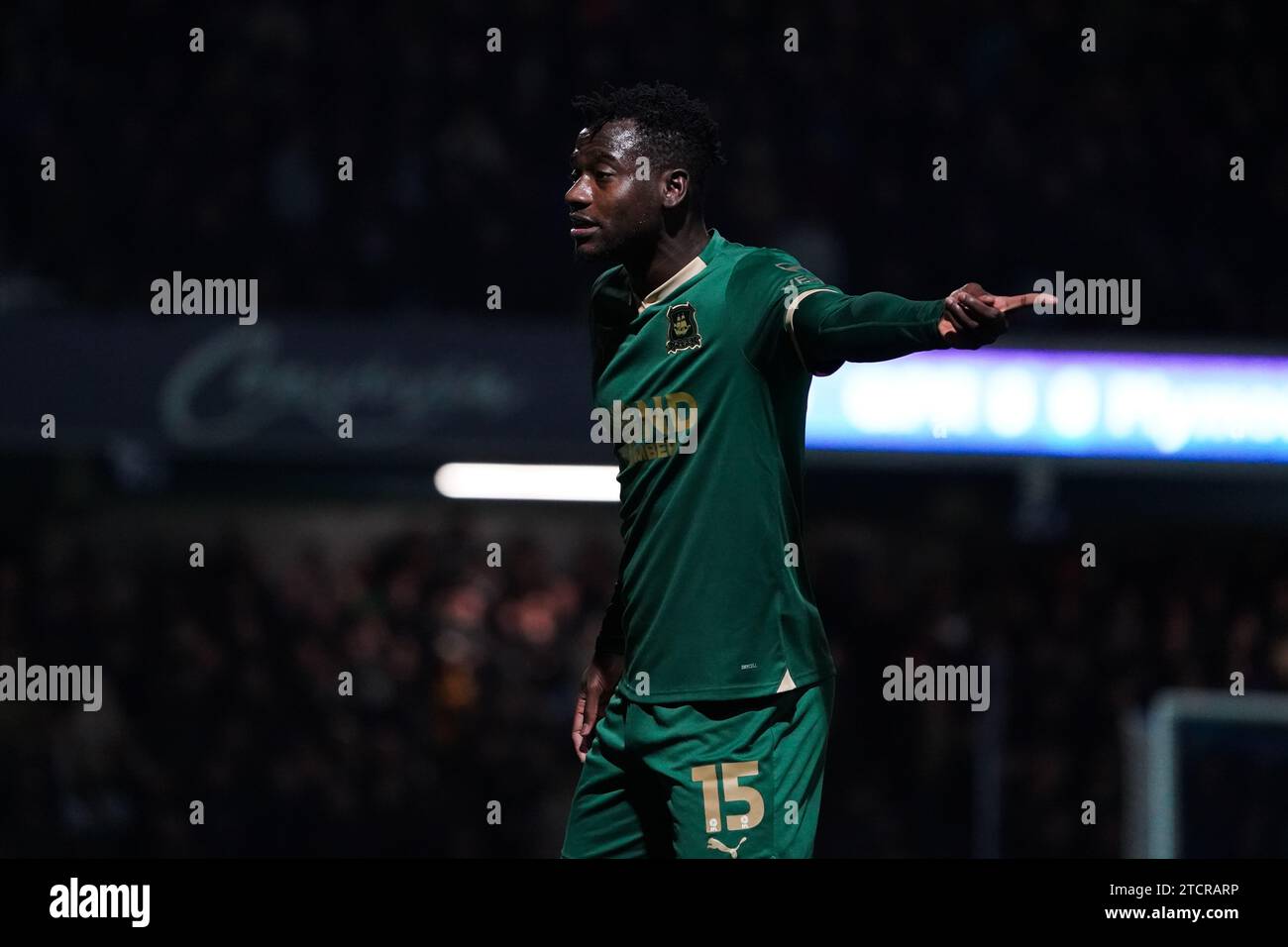 LONDON, ENGLAND – 13. DEZEMBER: Mustapha Bundu aus Plymouth Argyle ...