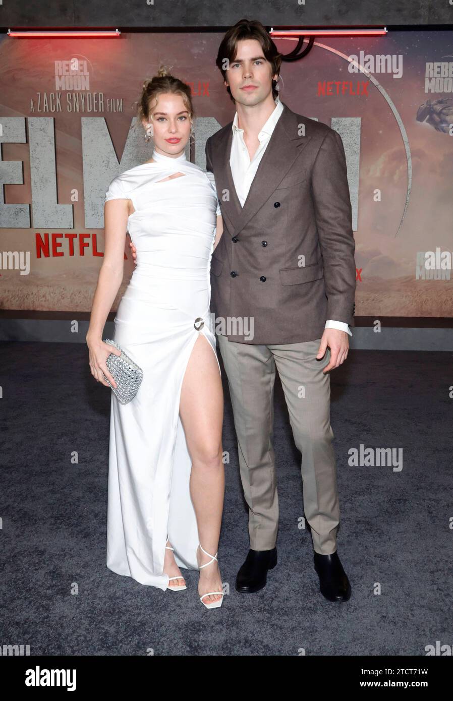 HOLLYWOOD, KALIFORNIEN - 13. DEZEMBER: Patrick Luwis, Elle Chapman bei ...