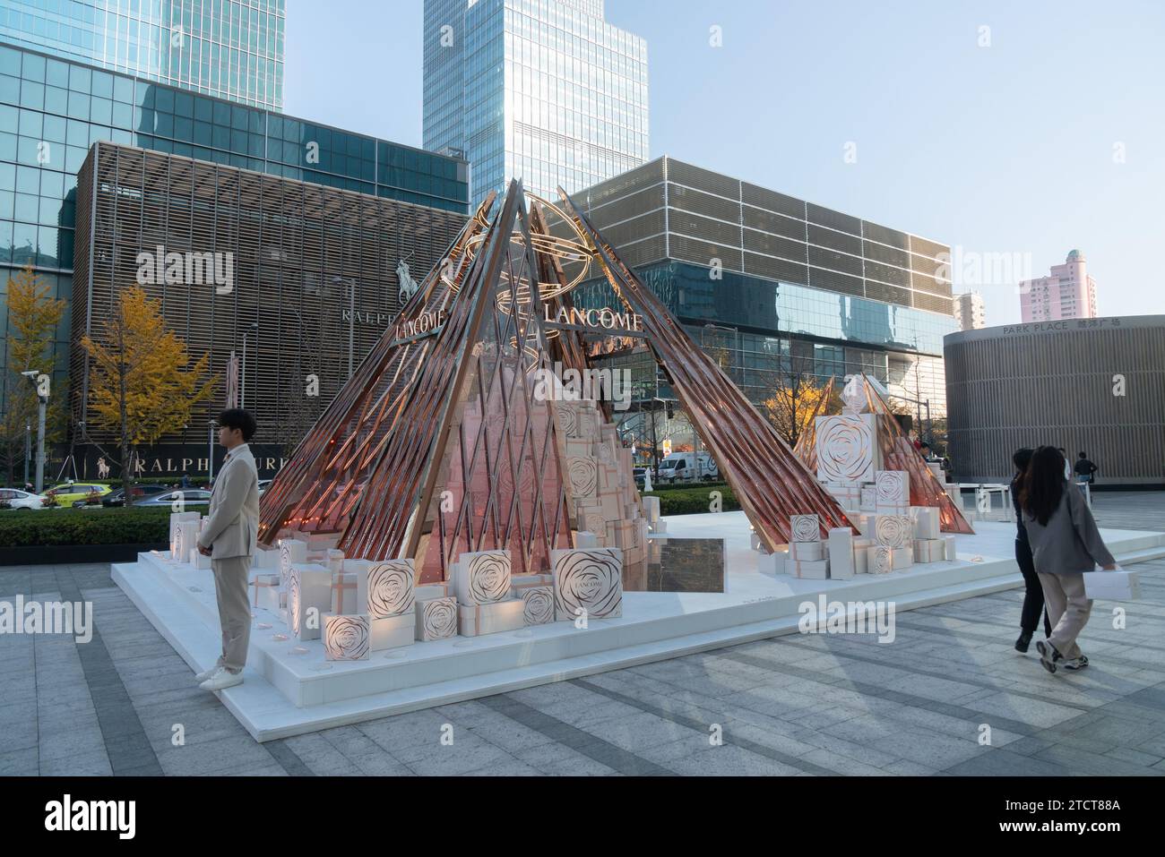 Piramide installazione -Fotos und -Bildmaterial in hoher Auflösung – Alamy