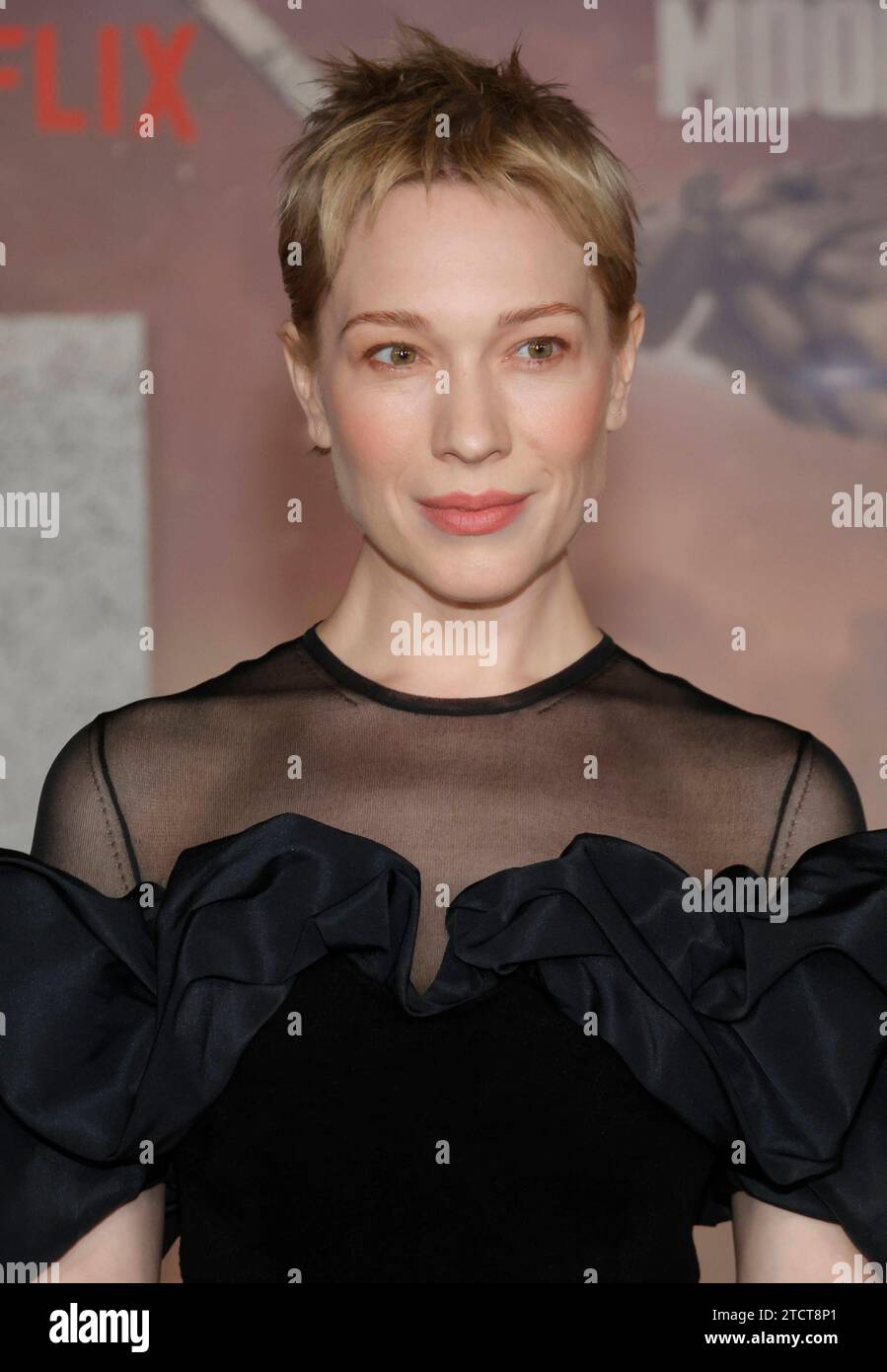 HOLLYWOOD, KALIFORNIEN - 13. DEZEMBER: Rhian Rees bei der LA Premiere ...