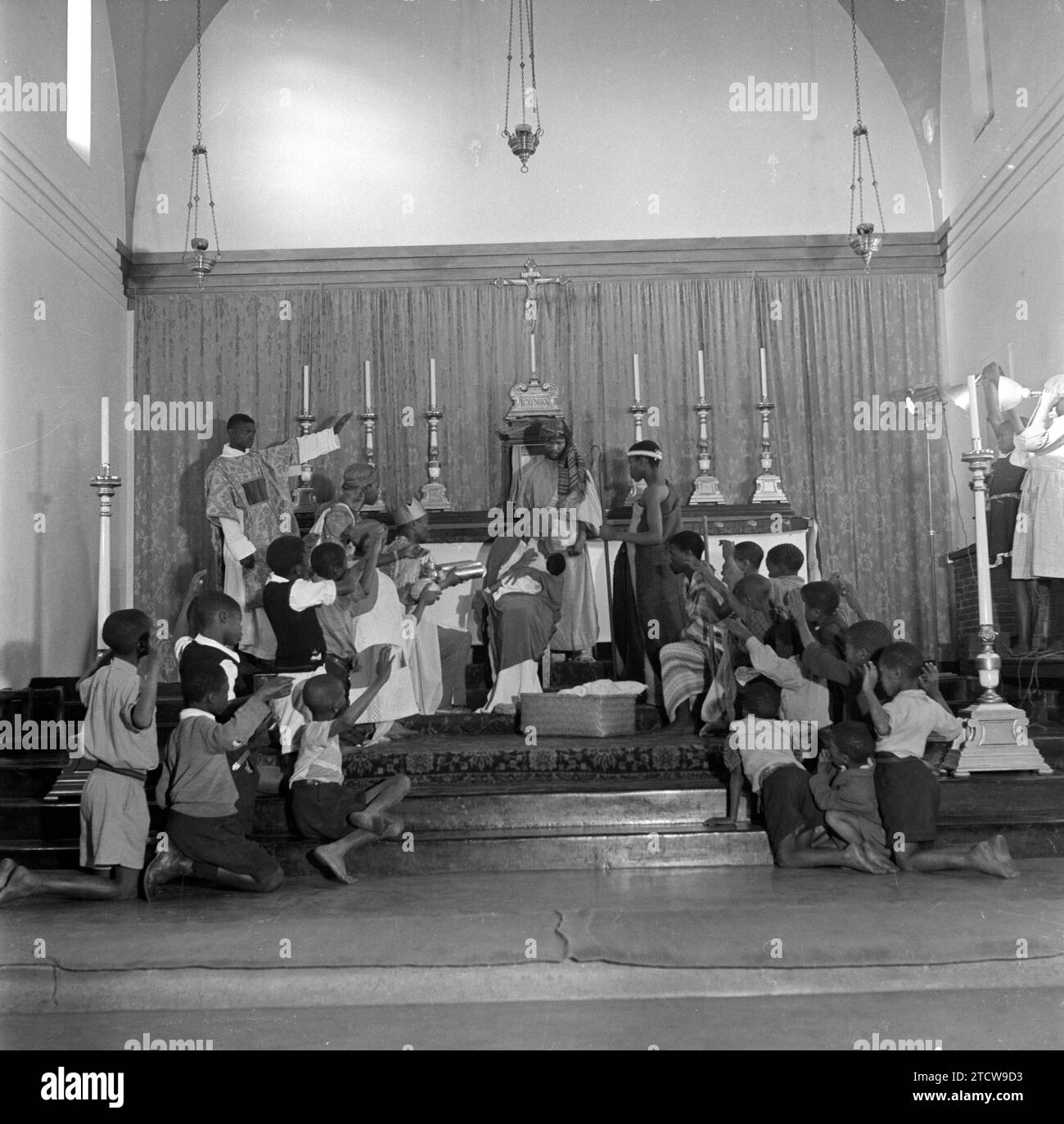 SAED:SOCIAL:RELIGION:THEATER:TROMMEL JANUAR 1954 – uns wird Ein Kind ...