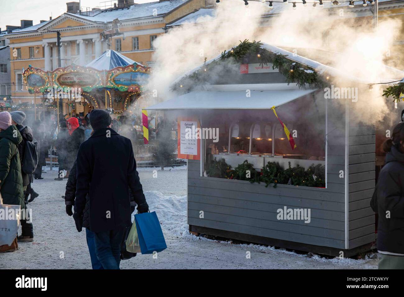 Chalet oder Kiosk oder Hütte am Tuomaan Markkinat oder Weihnachtsmarkt ...