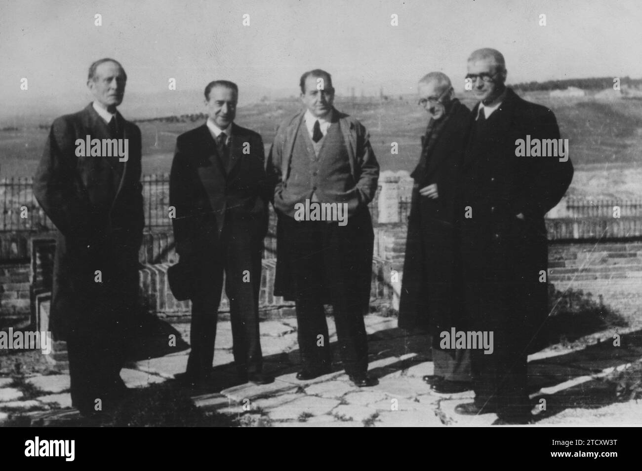 12/31/1949. Von links nach rechts, laut Foto, der Lehrer Azorín, Julio ...