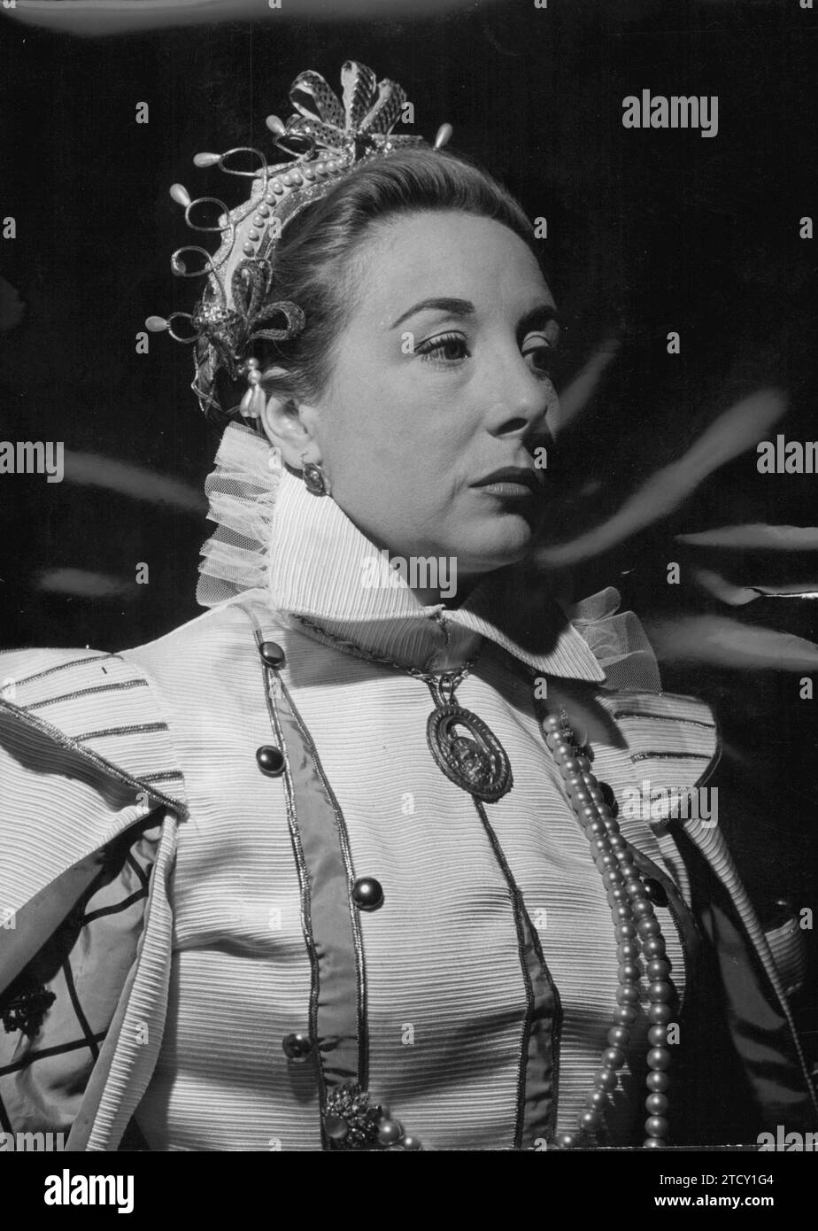 08/13/1957. Mari Carrillo charakterisierte sich als Isabel de Valois ...