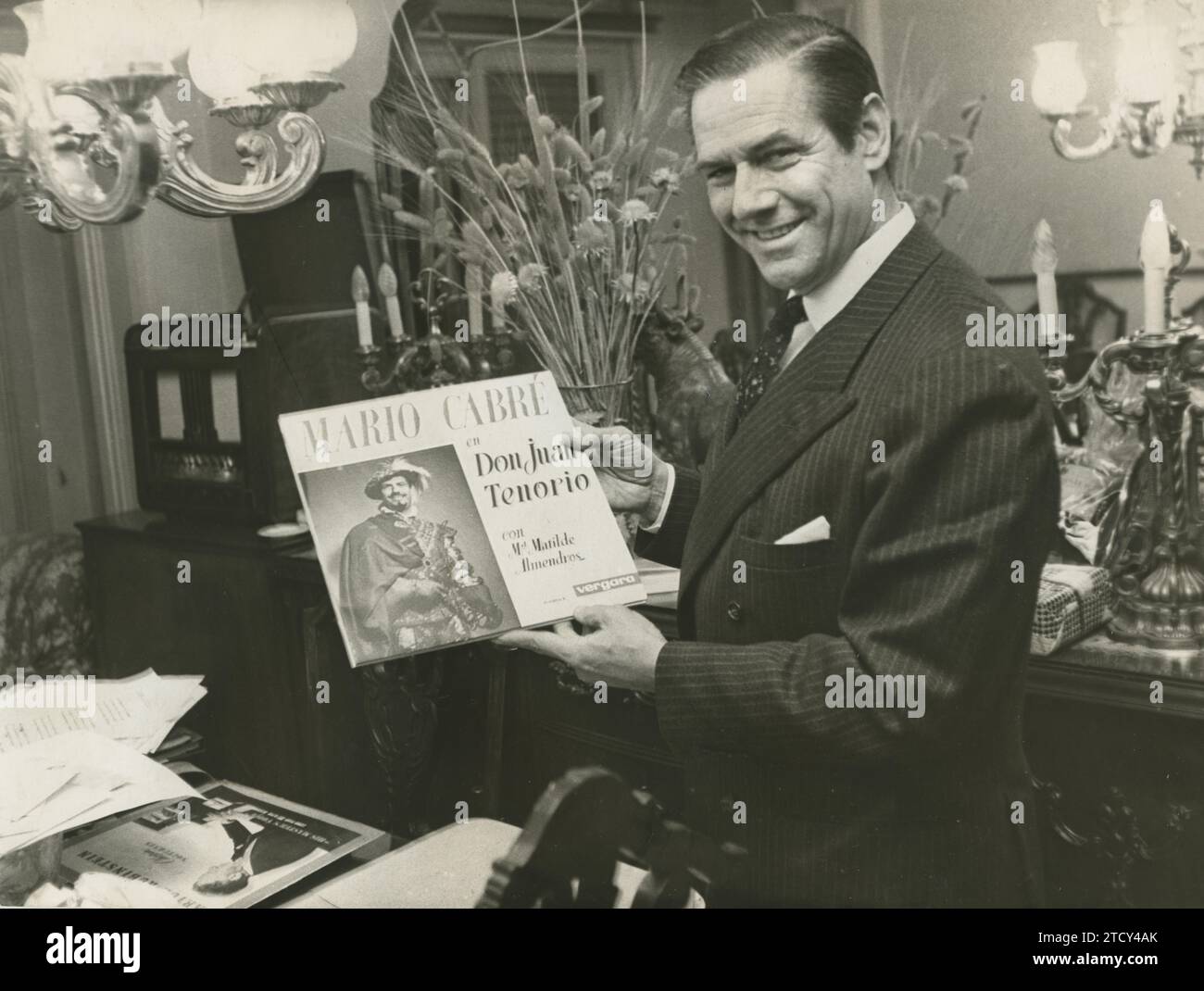 01/01/1970. 1975 (Ca.) Mario Cabré, der das Publikum mit seiner ...