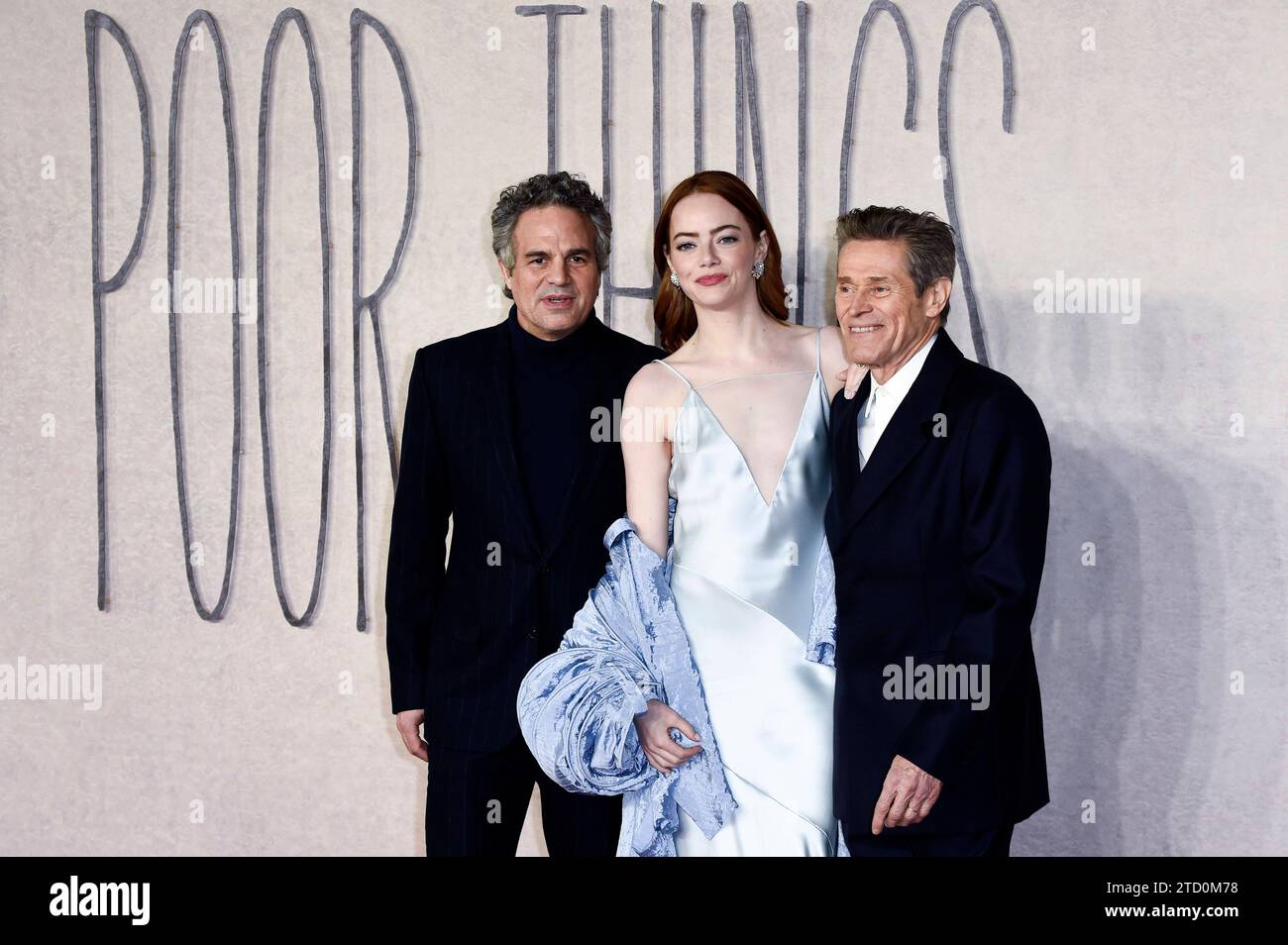 Mark Ruffalo, Emma Stone und Willem Dafoe beim Gala-Screening des Kinofilms Poor Things im ...