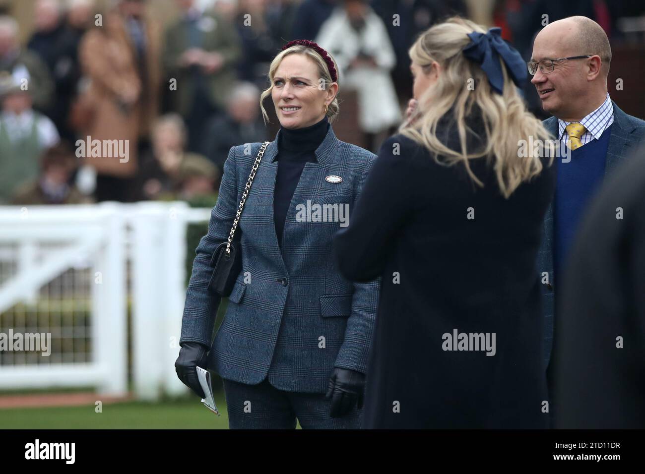 Zara Tindall im Paradering vor der Food Bank Collection Mares' Handicap ...