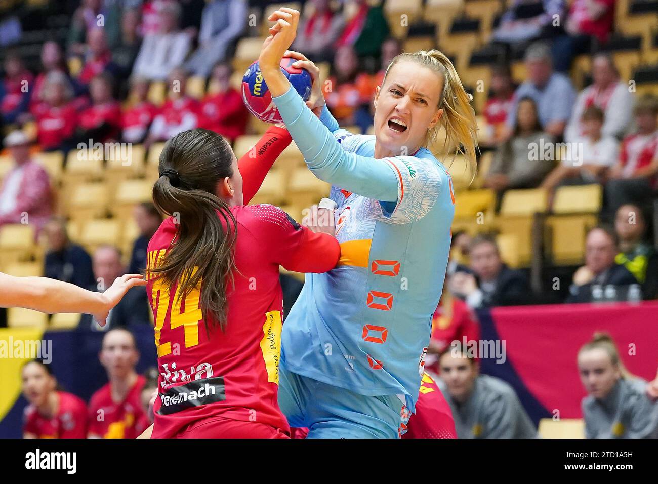 HERNING, DÄNEMARK - 15. DEZEMBER: Tanja Ivanovic aus Montenegro, Kelly ...