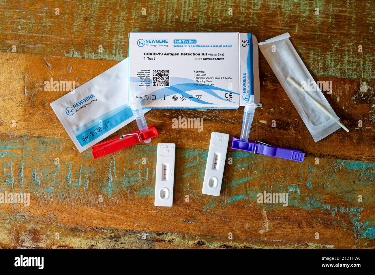 Berlin, Deutschland - 15. Dezember 2023: Testkit zum Nachweis einer ...