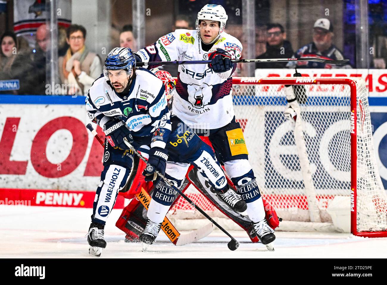 Yannick Veilleux (Eisbaeren Berlin, #38) Hubert Labrie (Iserlohn ...