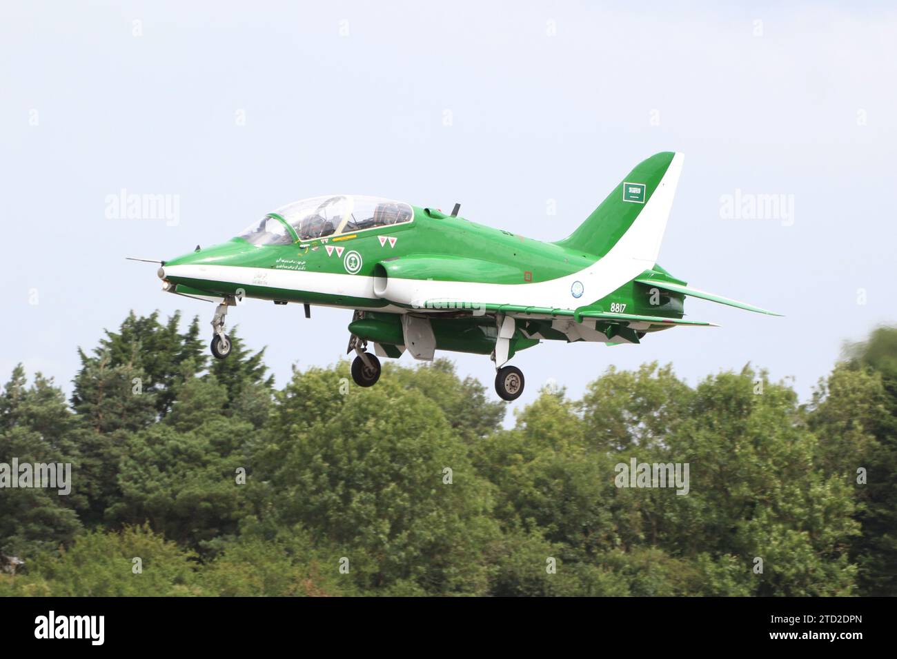 8817 wurde ein BAE Hawk 65 von den Saudi Hawks (oder Saudi Falcons ...