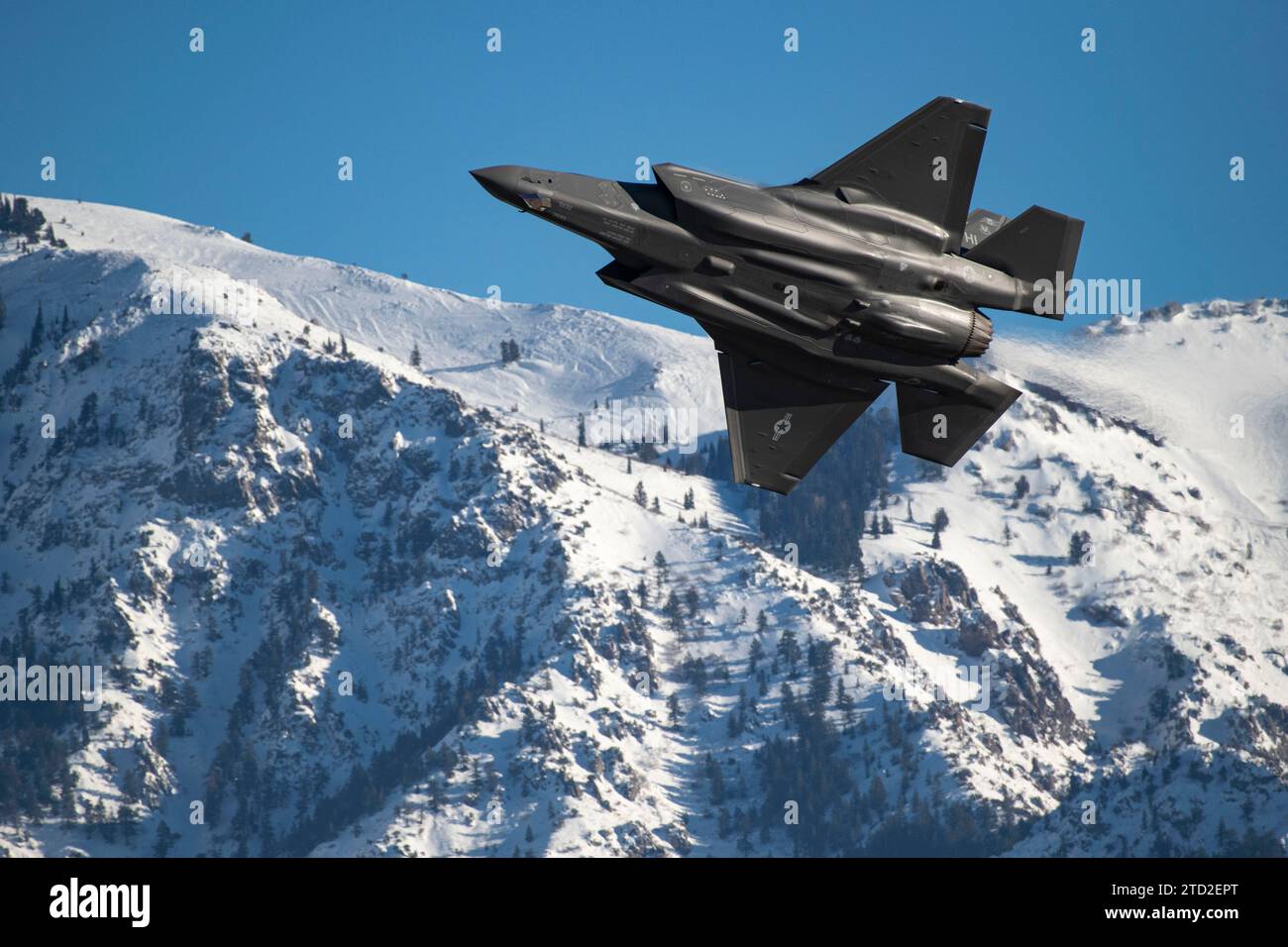 Major Kristin „BEO“ Wolfe demonstriert die Fähigkeiten der F-35A ...