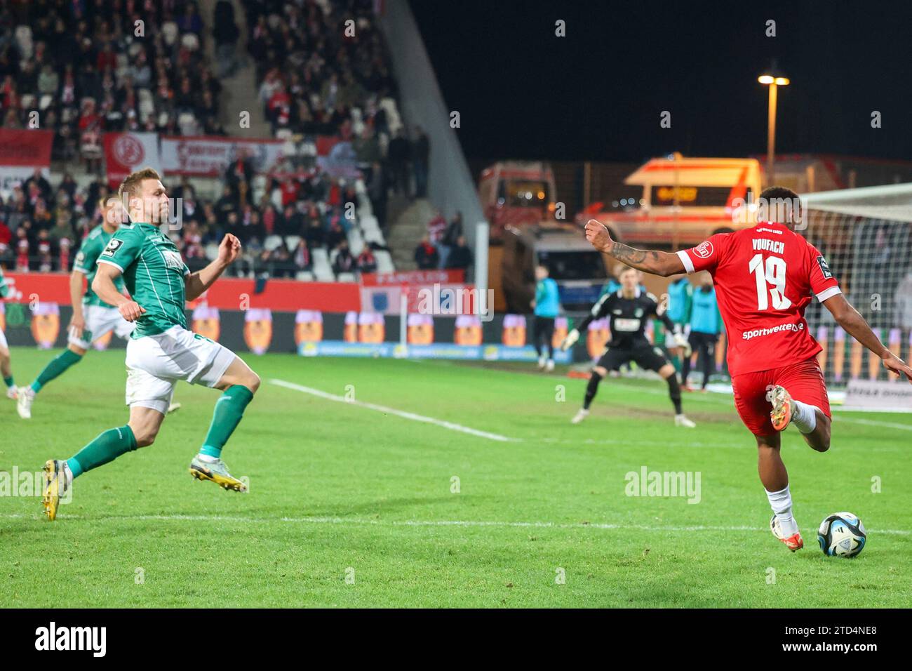 Eric Voufack (RWE) im Angriff Fußball, 19. Spieltag 3 Liga Saison 2023/ ...