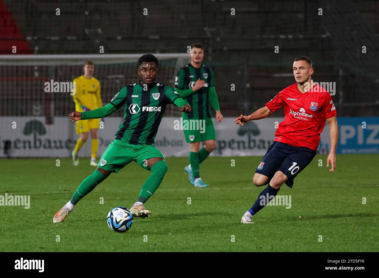 Daniel Kankam Kyerewaa (SC Preussen Münster, #07) mit Ball, mit ...