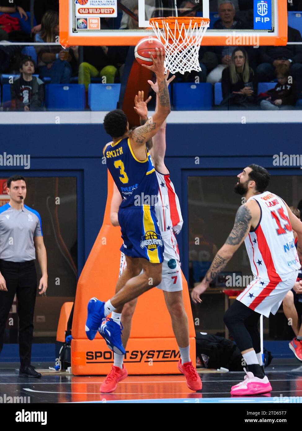 Deonta Smith Ikeon (Elachem Vigevano 1955) während des Wegreenit Urania ...