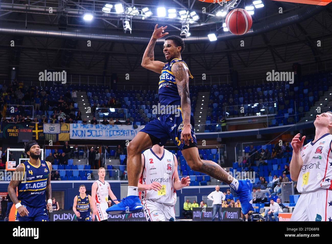 Deonta Smith Ikeon (Elachem Vigevano 1955) während des Wegreenit Urania ...