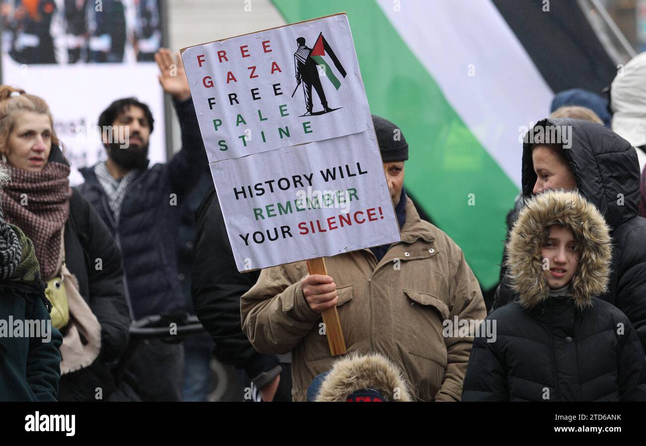 Pro-Palästina-Demonstration auf dem Heidi-Kabel-Platz am Hauptbahnhof ...
