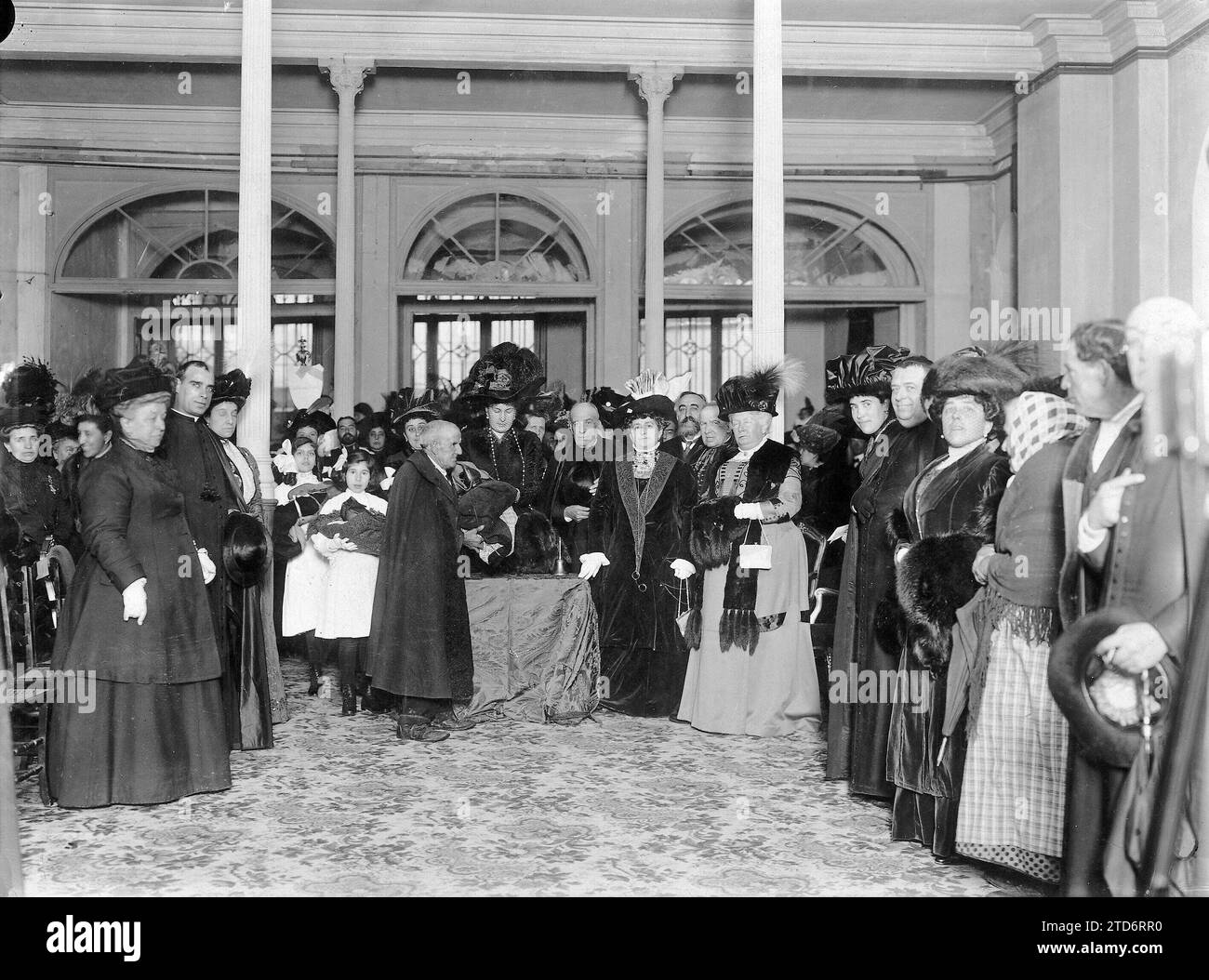 11/30/1909. Im Kloster des heiligen Herzens Jesu. Königin Victoria, mit ...