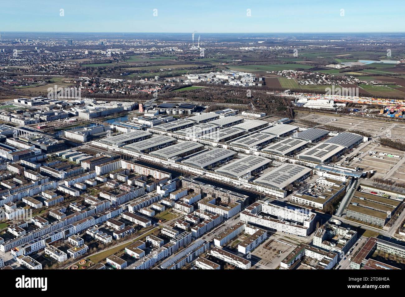 Luftbild München Messestadt Riem am 17.12.2023 .re oben:neue Messe ...