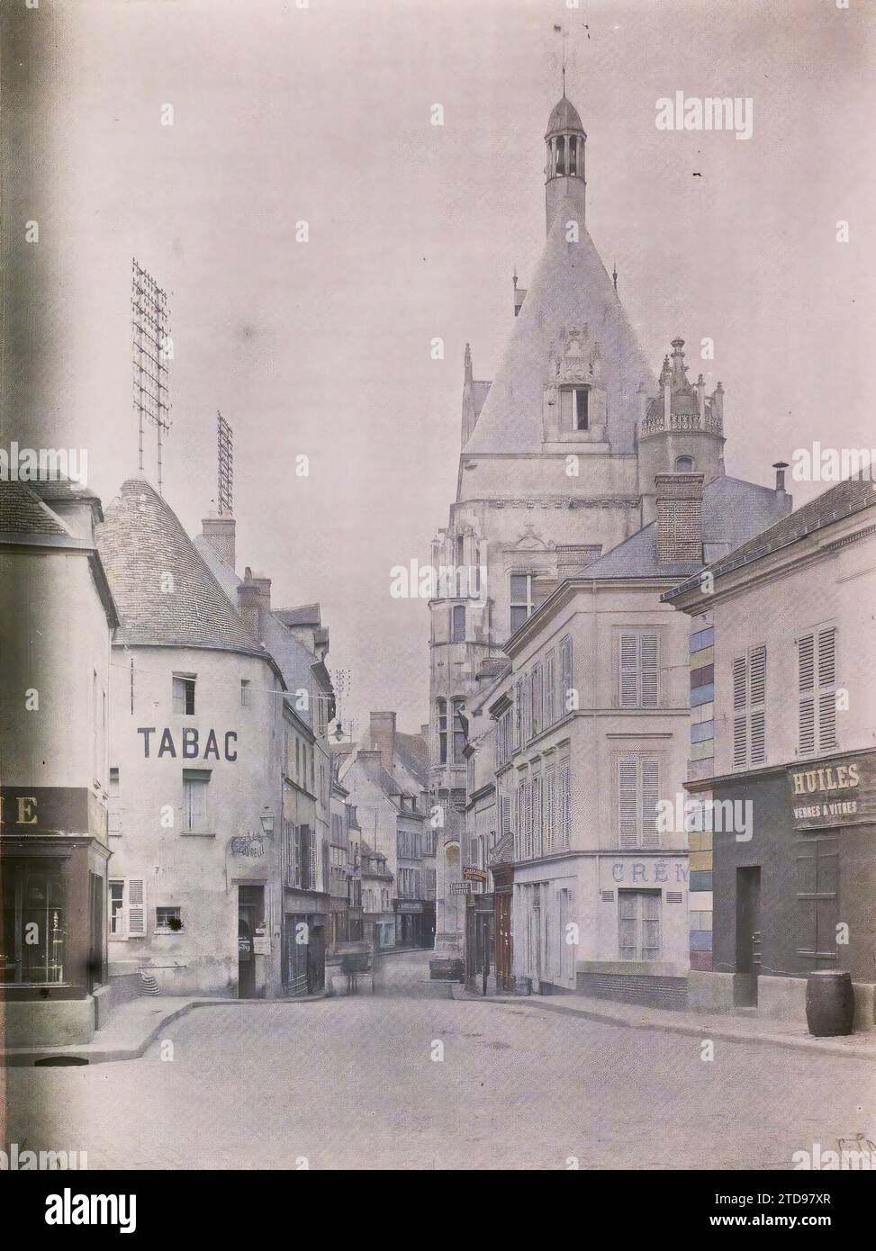 Dreux, Frankreich der Glockenturm, von der Rue Porte-Chartraine aus ...