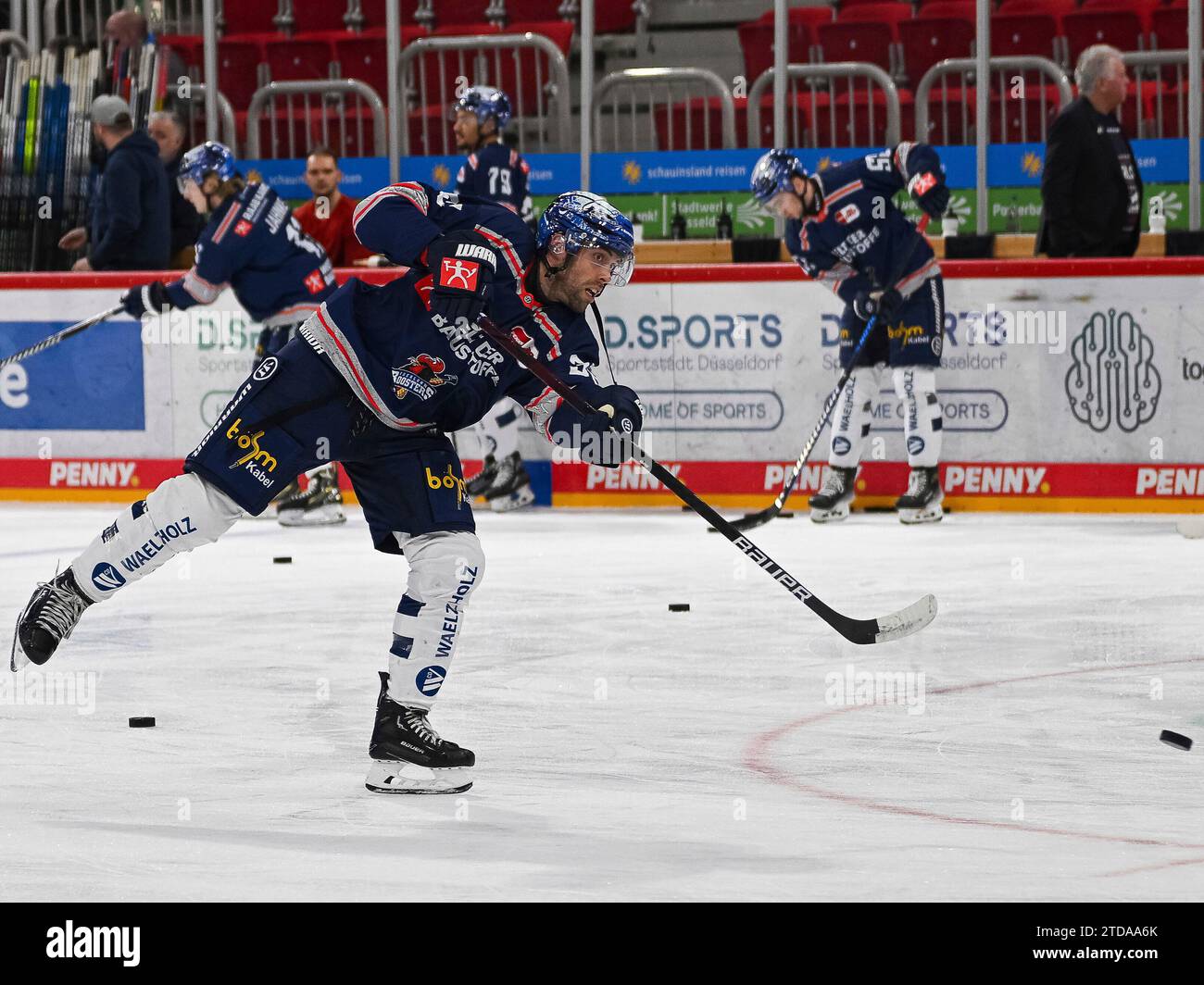 Brandon Gormley (Iserlohn Roosters, #36) hat abgezogen. Duesseldorfer ...