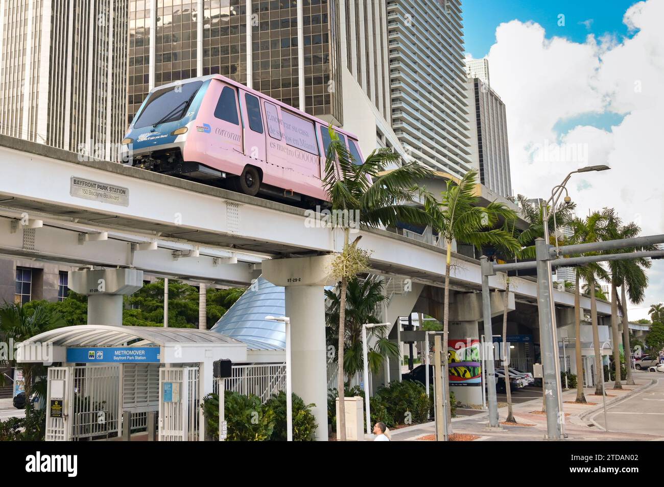 Bayfront park metromover station -Fotos und -Bildmaterial in hoher ...