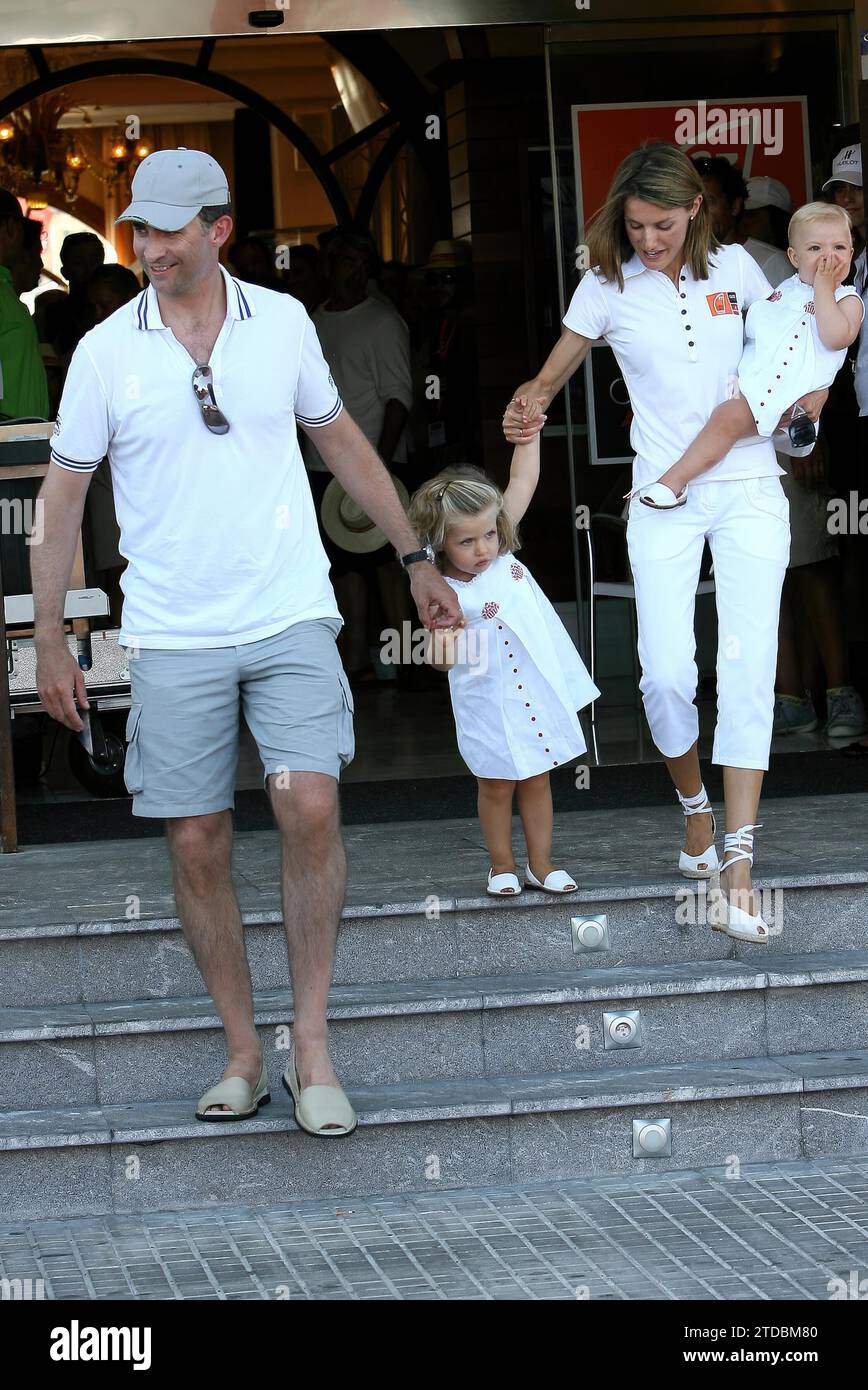 07/28/2008. Palma de Mallorca, 29-7-08.-SM die Königin mit Ssaarr, den ...