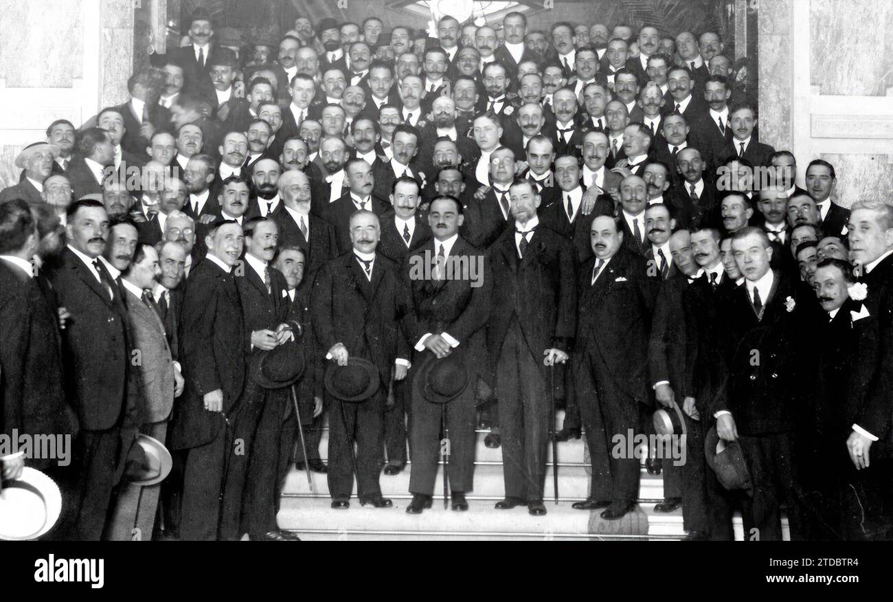 05/04/1919. Madrid. Ein Bankett. Der Innenminister (1) und der ...