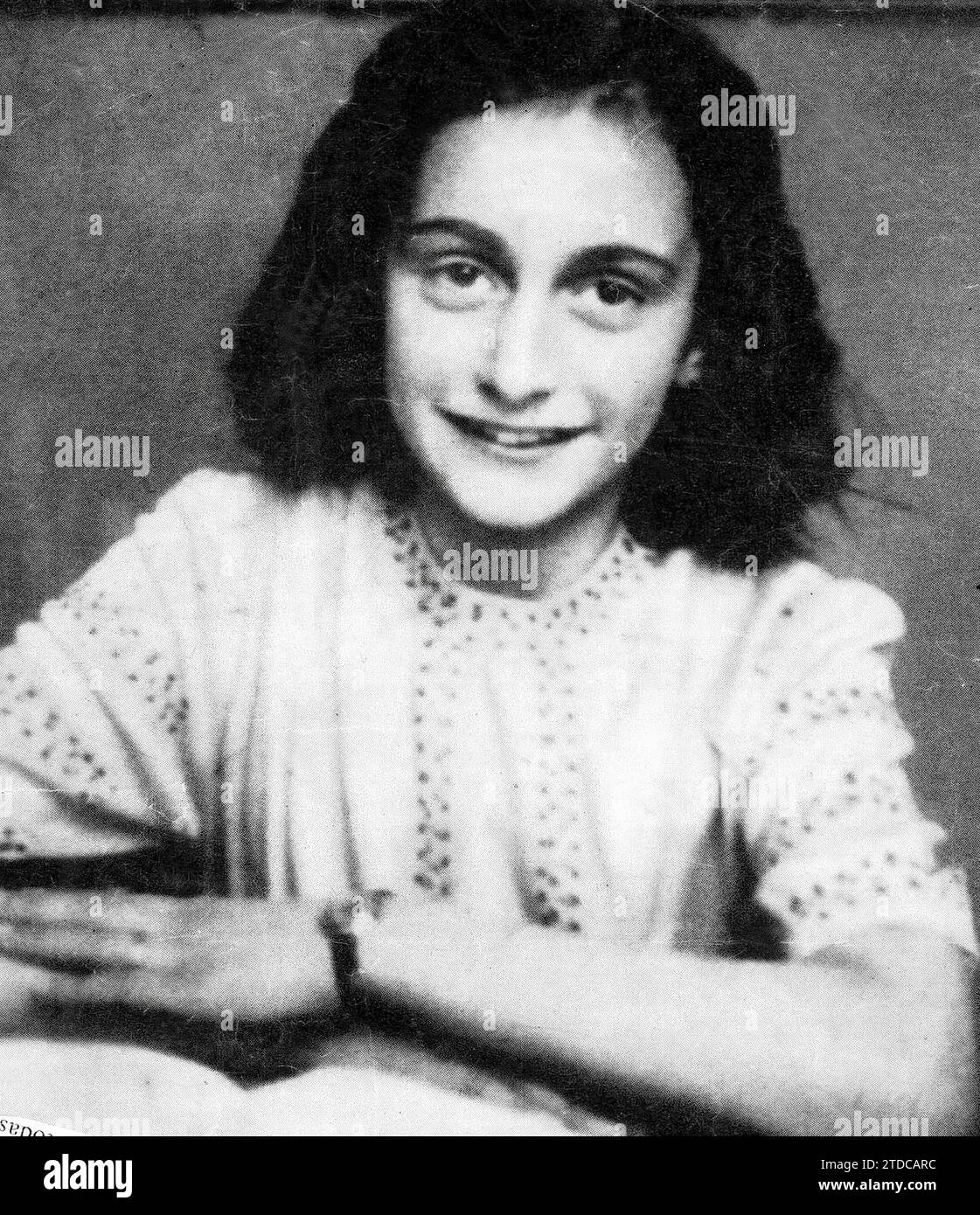 12/31/1939. Anne Frank wird auf dem Foto lächelnd gezeigt, trotz der ...