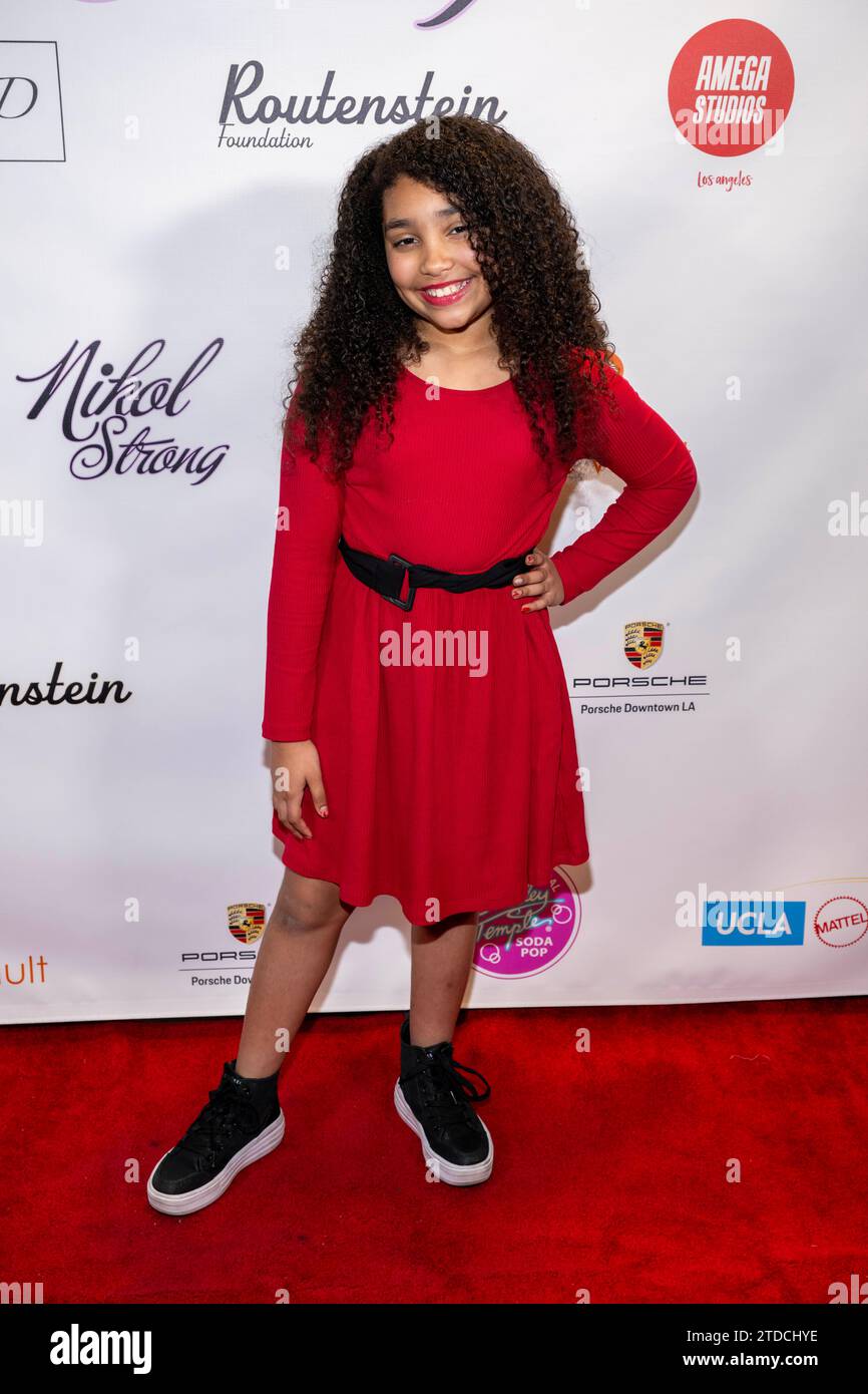 Los Angeles, USA. Dezember 2023. Sängerin Ayla Rae besucht Toys Charity ...