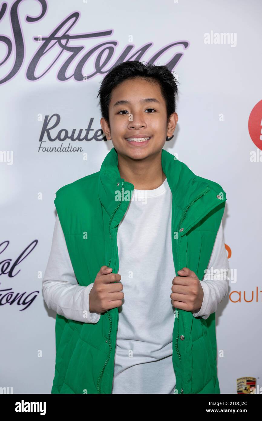 Los Angeles, USA. Dezember 2023. Die Tänzerin Izaiah Clemente besucht ...