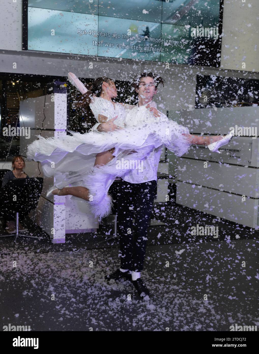 Los Angeles, USA. Dezember 2023. Die Tänzer Maya und Ivan Sinelnikov ...